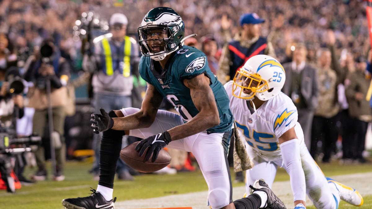 Eagles’ DeVonta Smith is having rookie year similar to former All-Pro’s ...