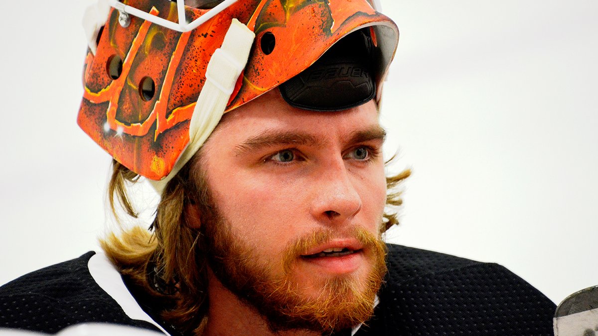 Flyers goalie prospect Felix Sandstrom signs new deal, not going to ...