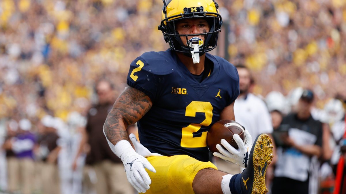 Michigan RB Blake Corum donates 100 turkeys to local community – NBC ...