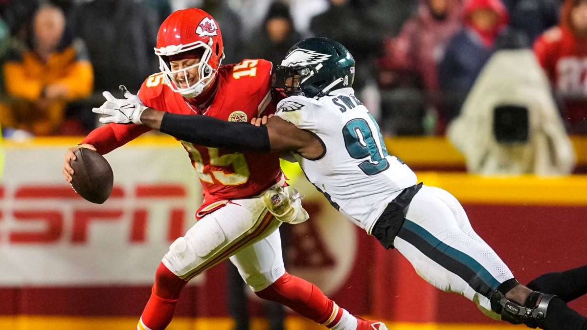 Eagles’ Josh Sweat comes through late but he still wants that sack ...