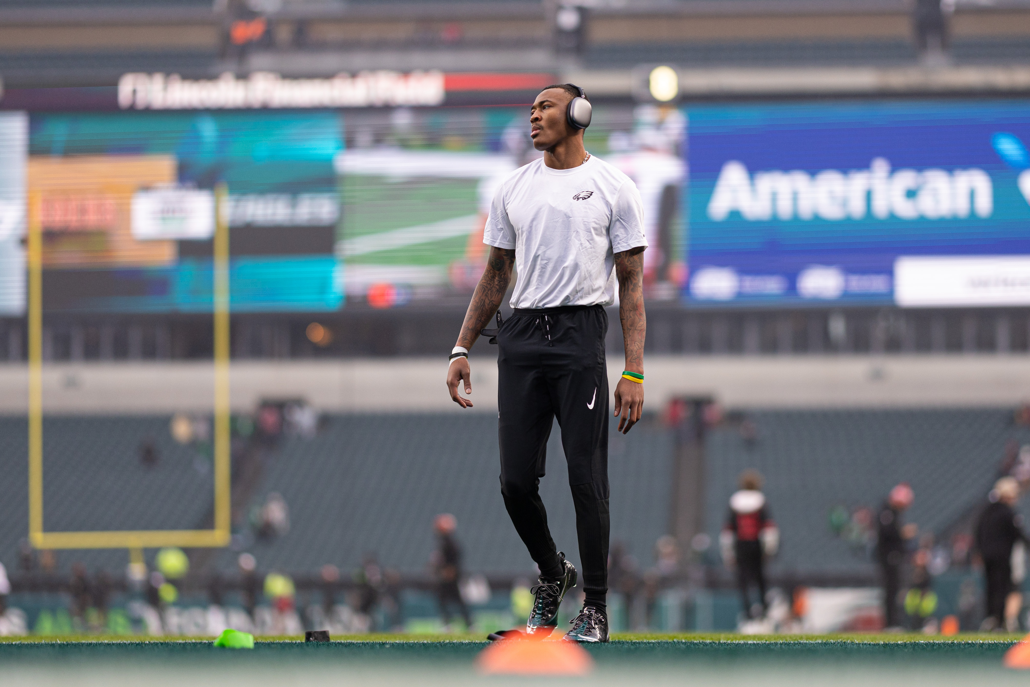 ‘If I can walk, I can play:’ Eagles receiver DeVonta Smith – NBC Sports ...