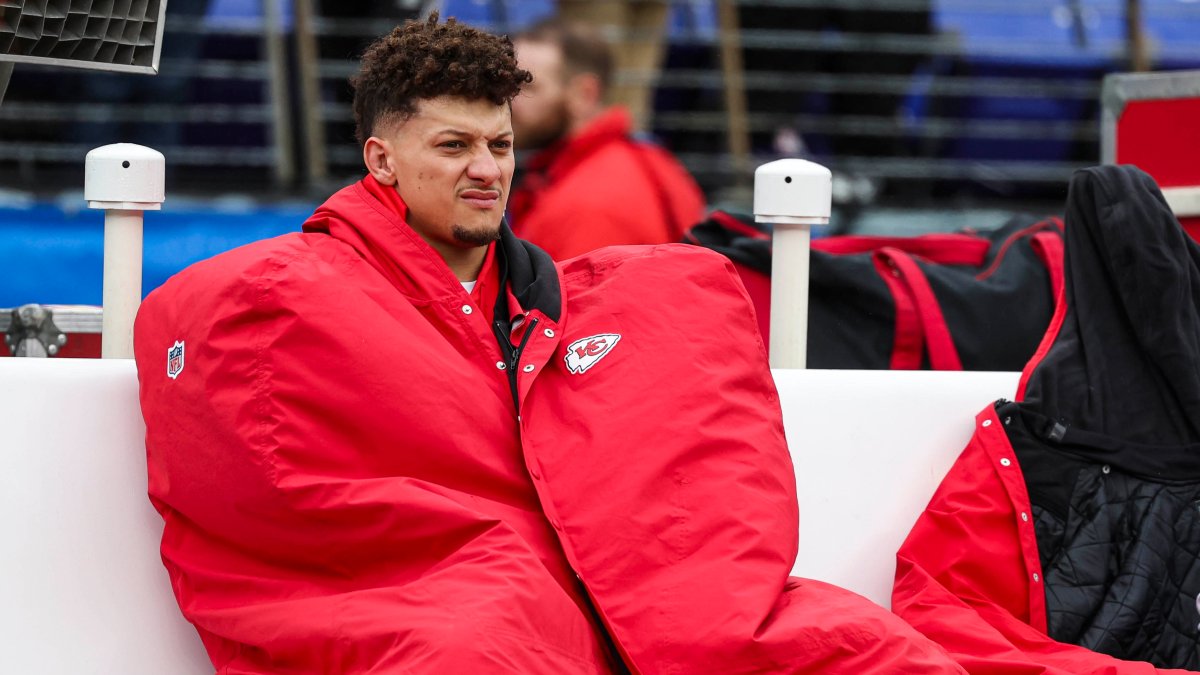 Patrick Mahomes’ shirtless photo sparks ‘dad bod’ comments – NBC Sports ...
