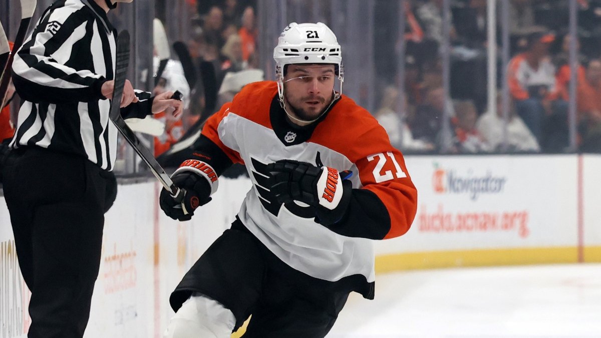 Matvei Michkov sets up Scott Laughton, Flyers take 2-1 lead over Kings ...
