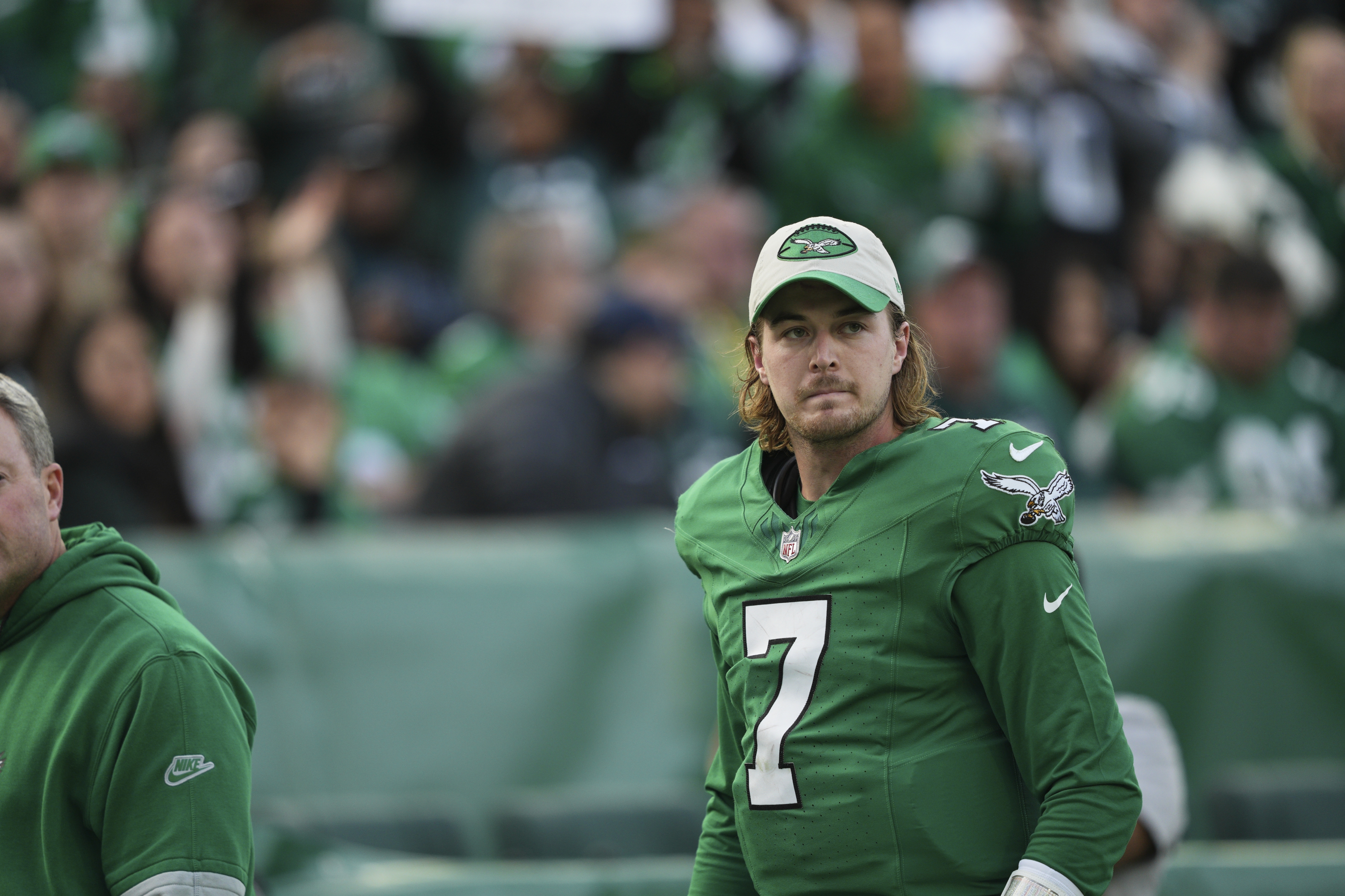 ‘Do anything to win:’ Despite broken ribs, Kenny Pickett leads Eagles ...