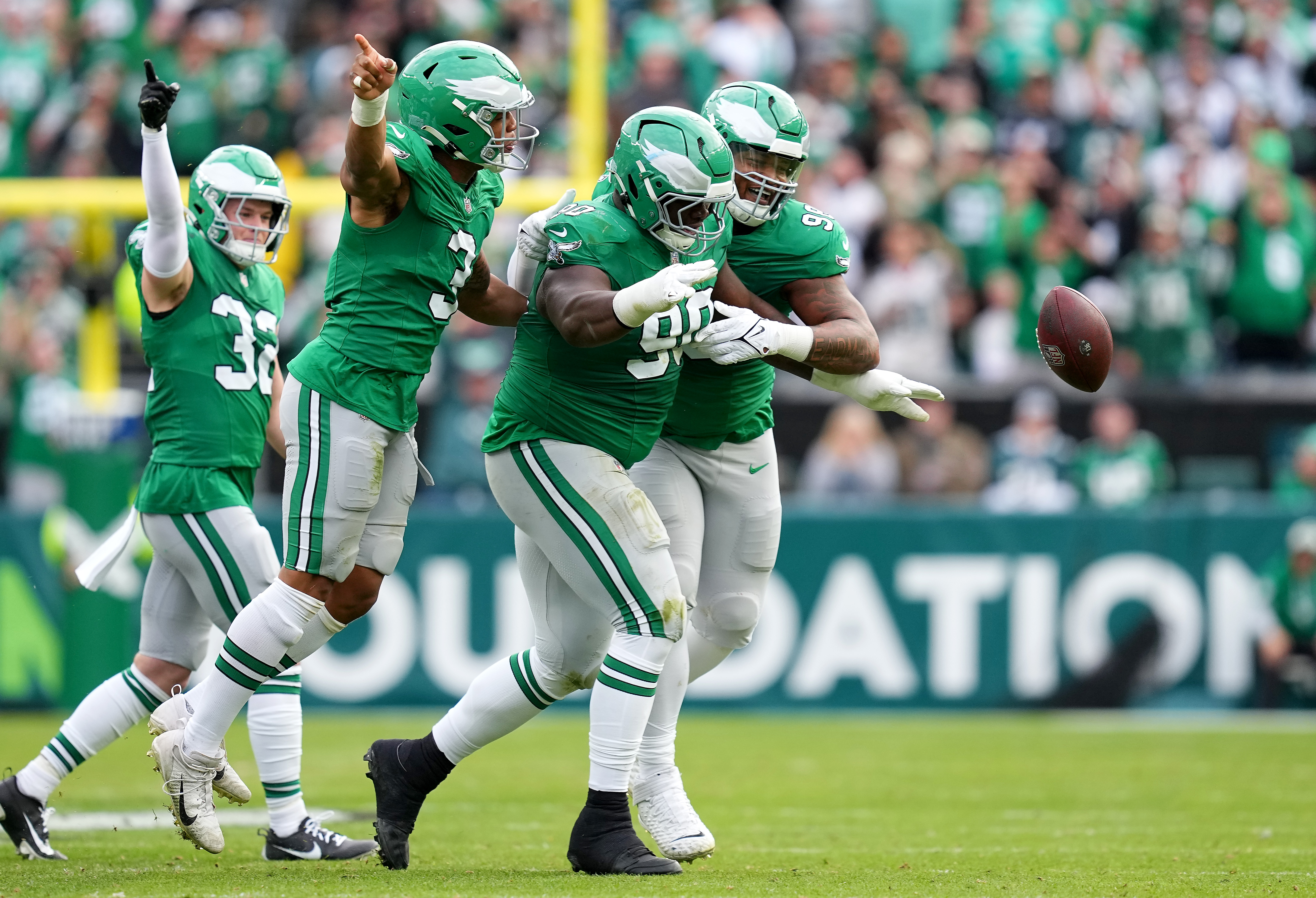 Eagles clinch NFC East and (at least) No. 2 seed with win over Cowboys ...