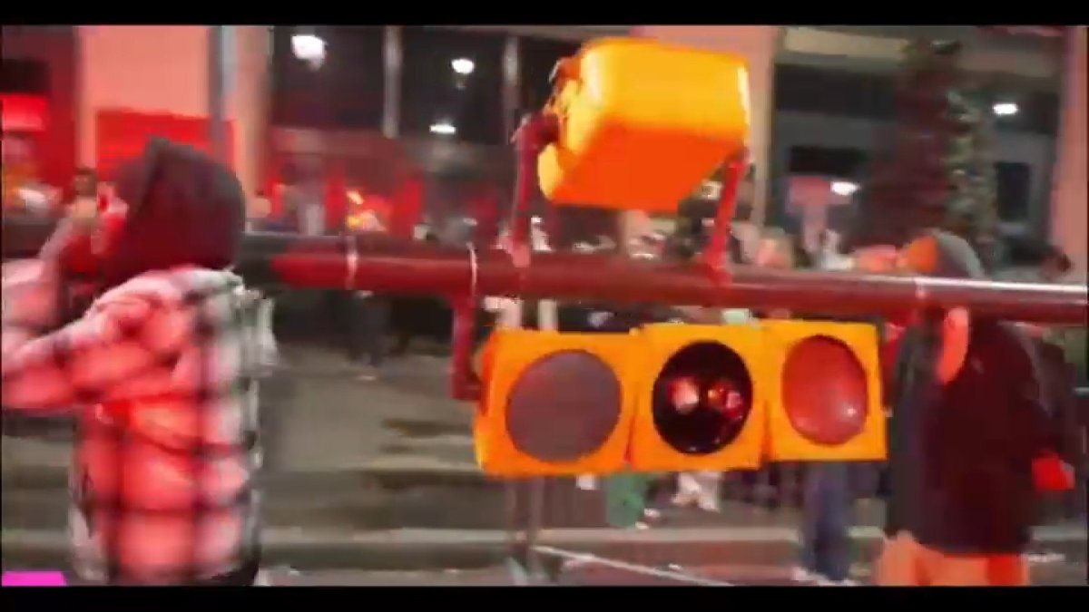 Videos: Eagles fans knock over, carry traffic light during Super Bowl ...