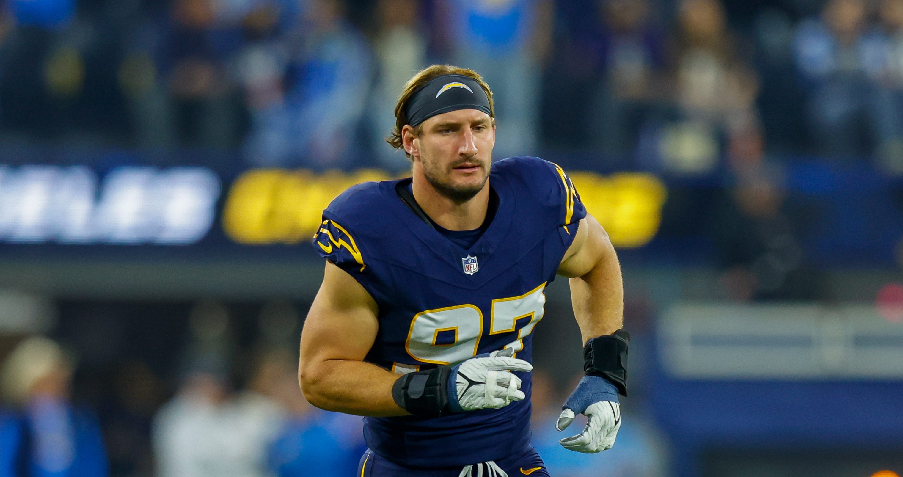 WATCH: Commanders’ Jayden Daniels hits Hail Mary, stuns Bears – NBC ...