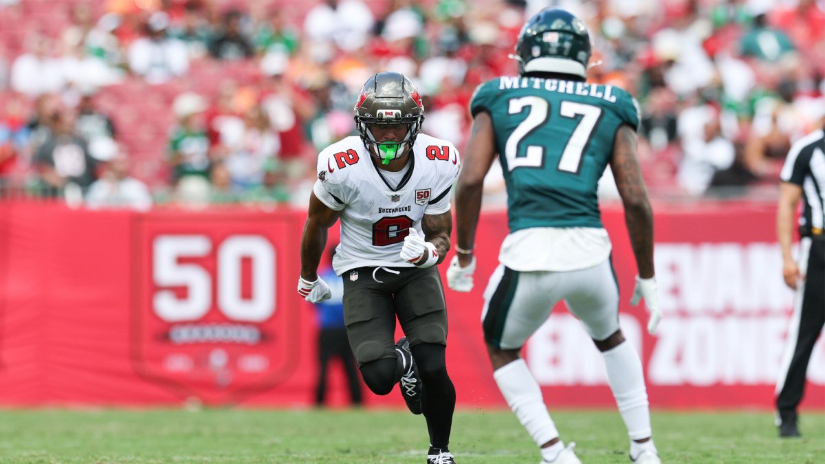 Quinyon Mitchell takes award after great performance in Tampa – NBC ...