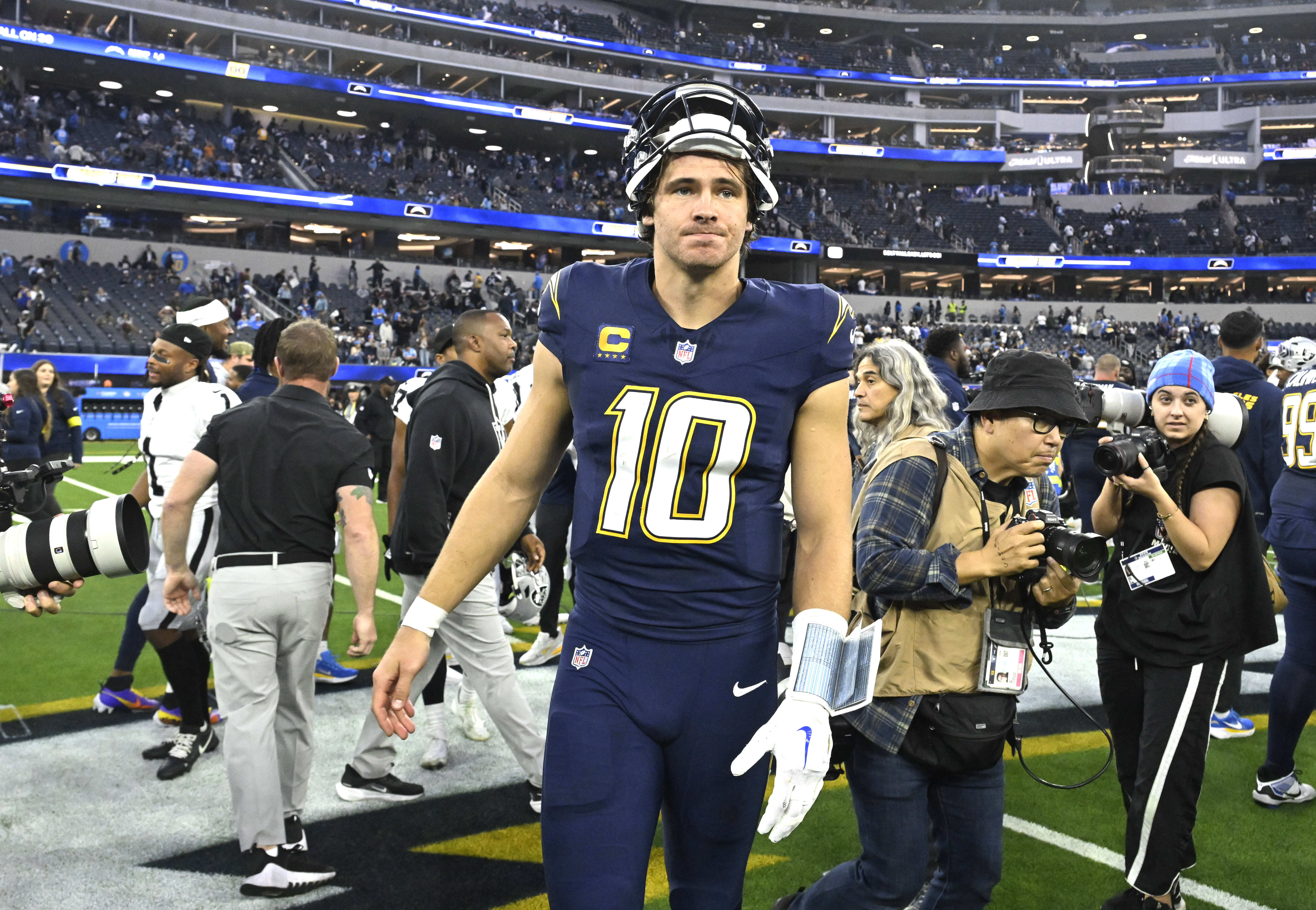 Justin Herbert to undergo hand surgery, might miss start vs Eagles ...