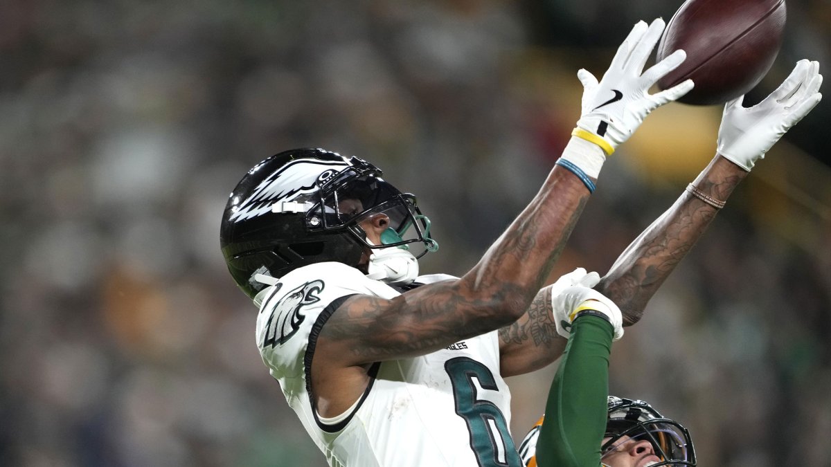 Eagles’ DeVonta Smith, Saquon Barkley come up clutch vs. Packers – NBC ...