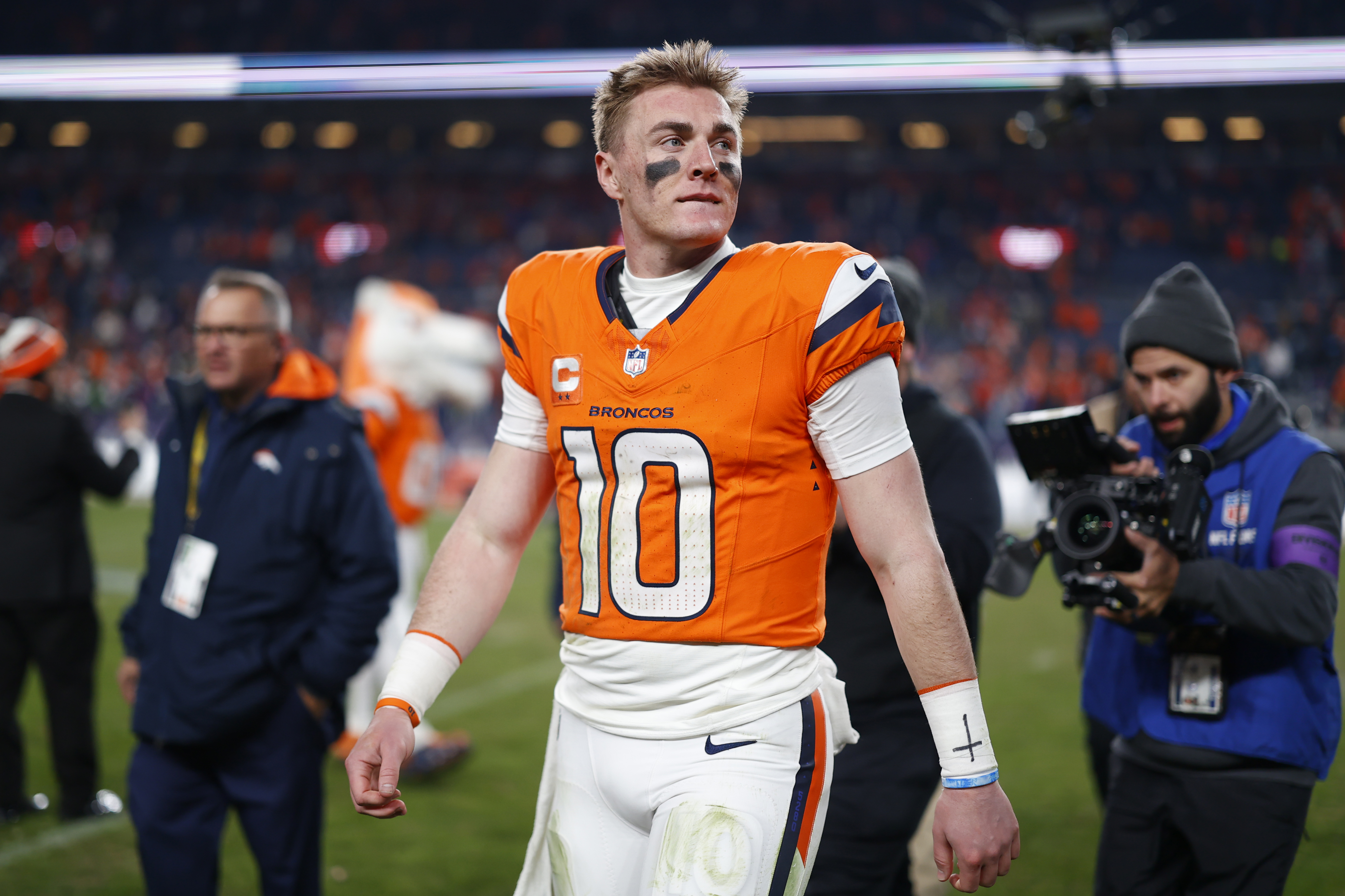 Broncos QB Bo Nix breaks ankle during team’s overtime defeat of the ...