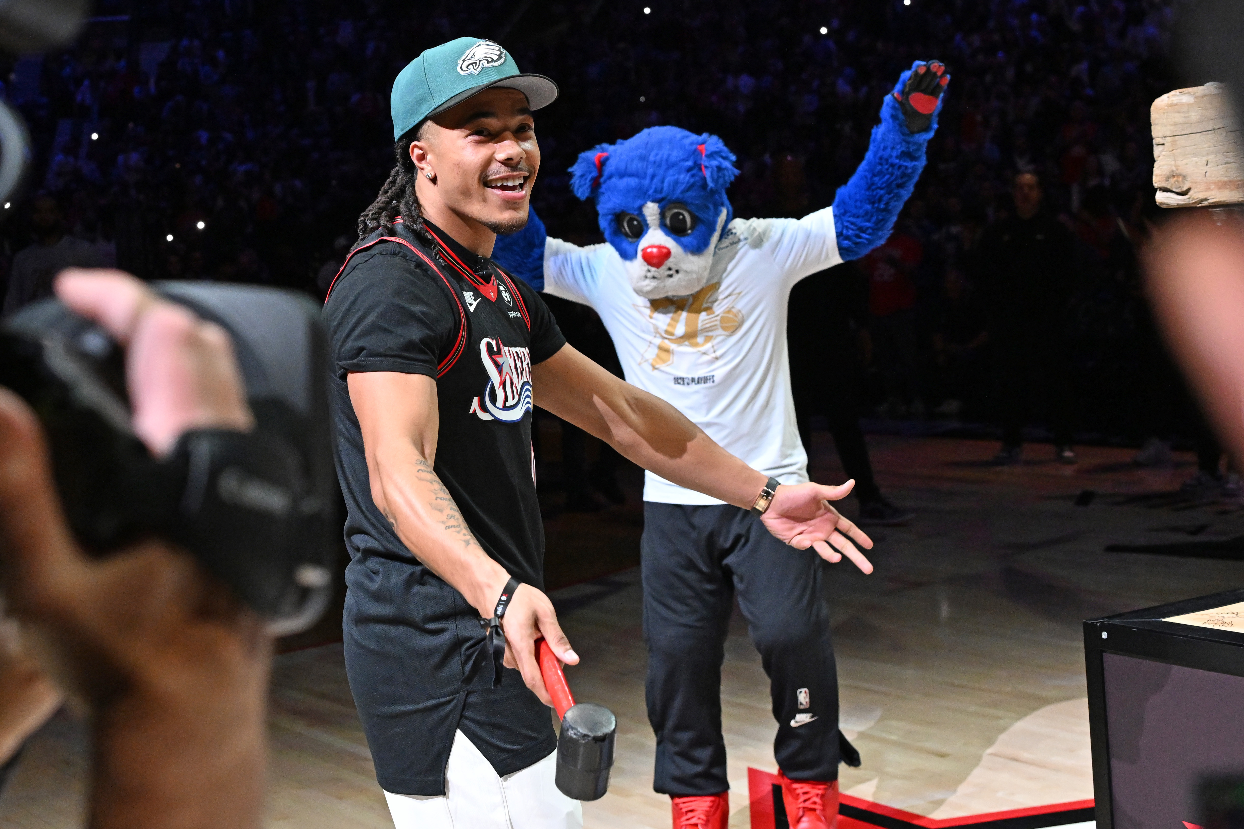 Eagles’ new WR duo bond courtside at Sixers playoffs – NBC Sports ...